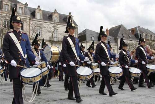 Guia para Principiantes de Tambores de Marcha e Percussão